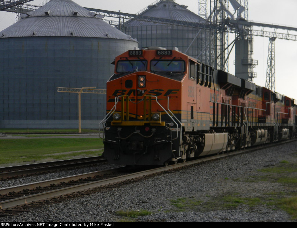BNSF 6883